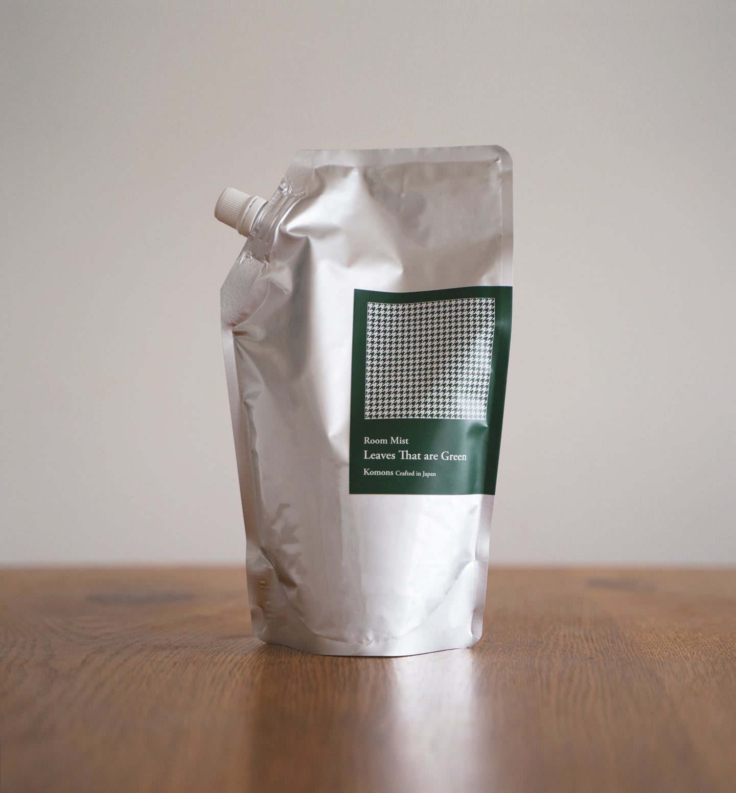 【ルームミスト】Leaves That are Green / 詰め替え用 – Komons(コモンズ) | 毎日の家事を、心地よい時間に変えるホームケアブランド